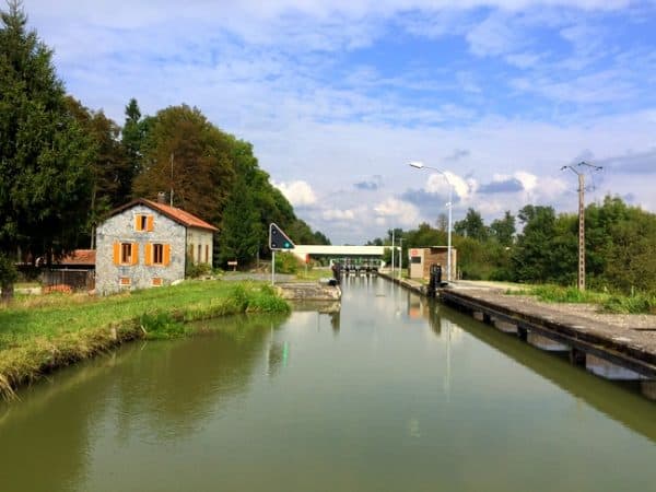 Tips for going through canal locks in France and what it's really like ...