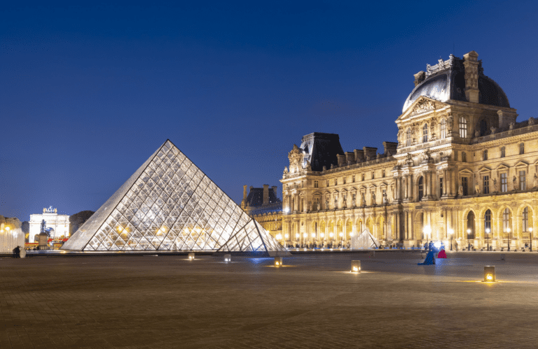 7 Fun things to do in Paris at night